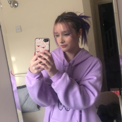 Ella W. from United Kingdom