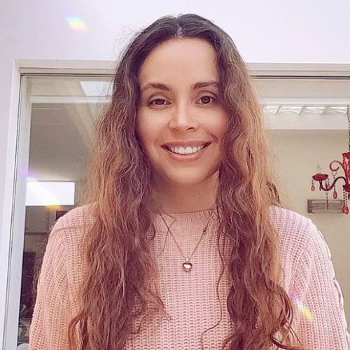 Claudia R. from Australia