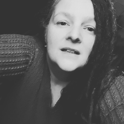 Iris J. from Hungary