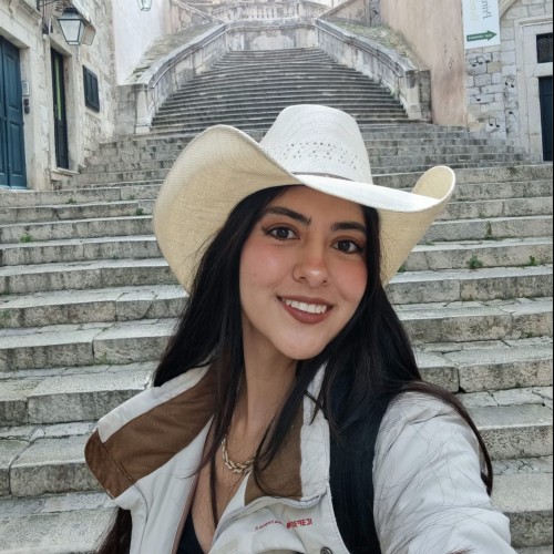 Itzel Valentina V. from United States