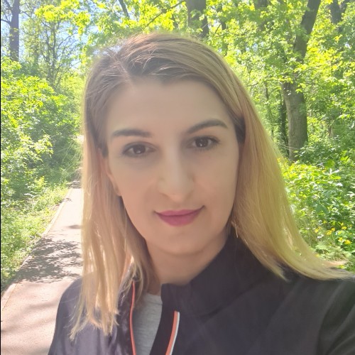 Raluca S. from Romania